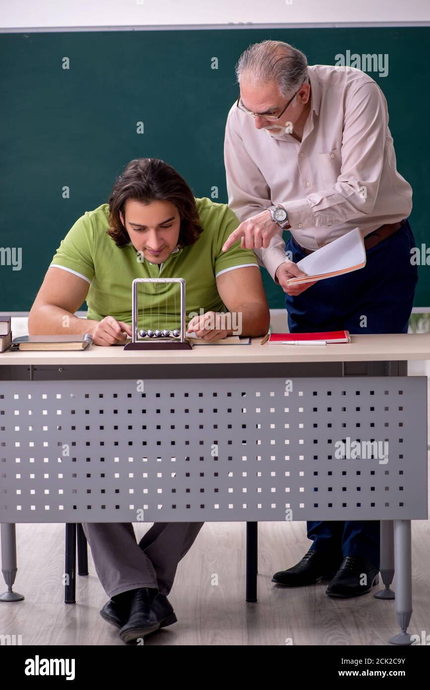 Old professor physicist and student in the classroom Stock Photo - Alamy