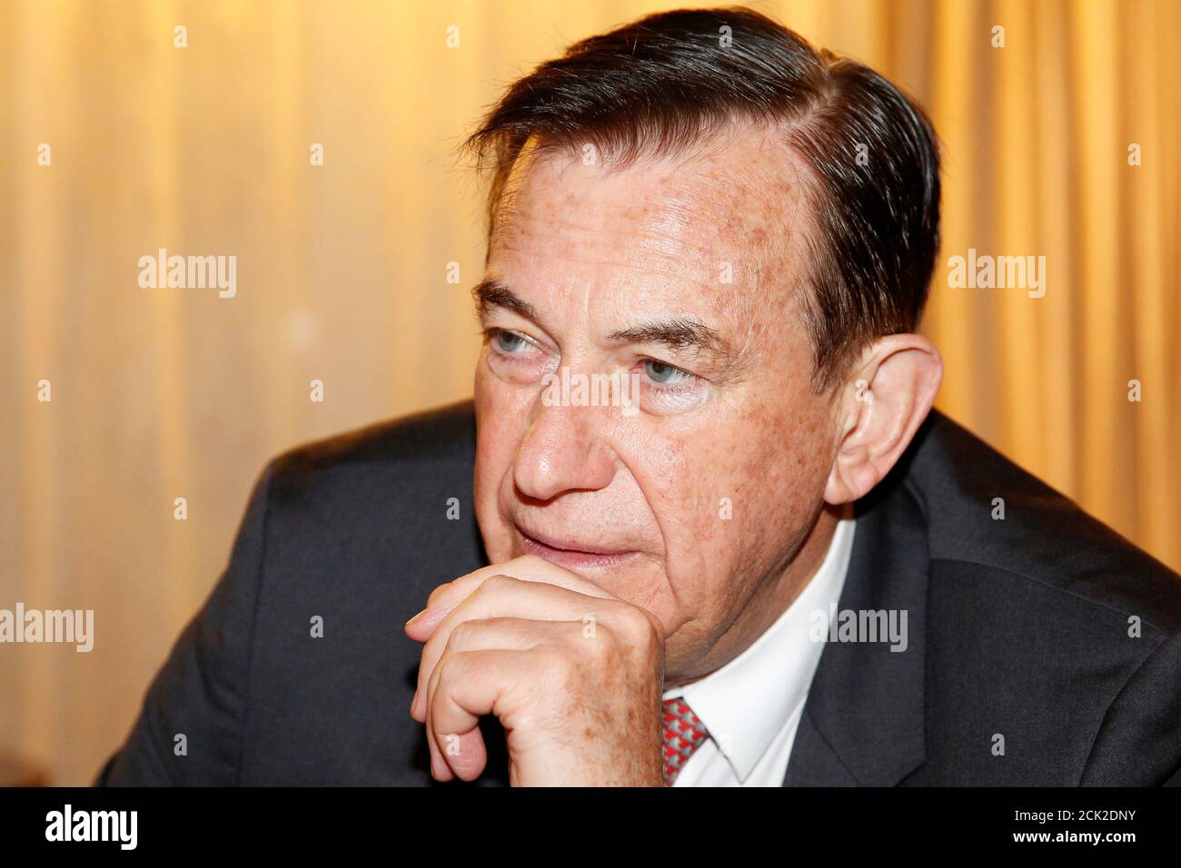 Delfin lng hi-res stock photography and images - Alamy