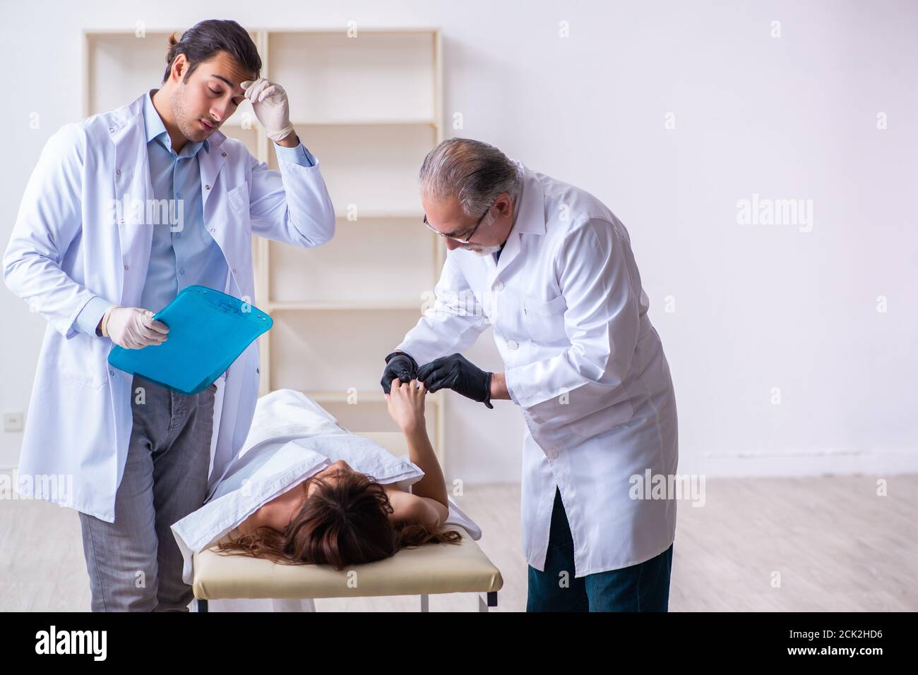 Police coroner examining dead body corpse in the morgue Stock Photo - Alamy