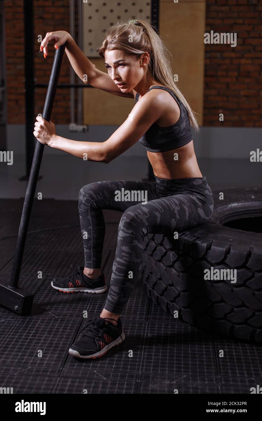 Woman female bodybuilder weightlifter hi-res stock photography and ...