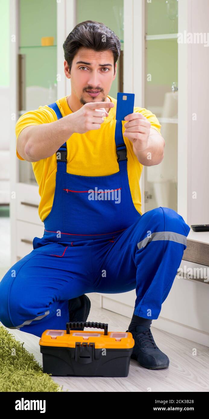 The male professional serviceman repairing tv at home Stock Photo - Alamy