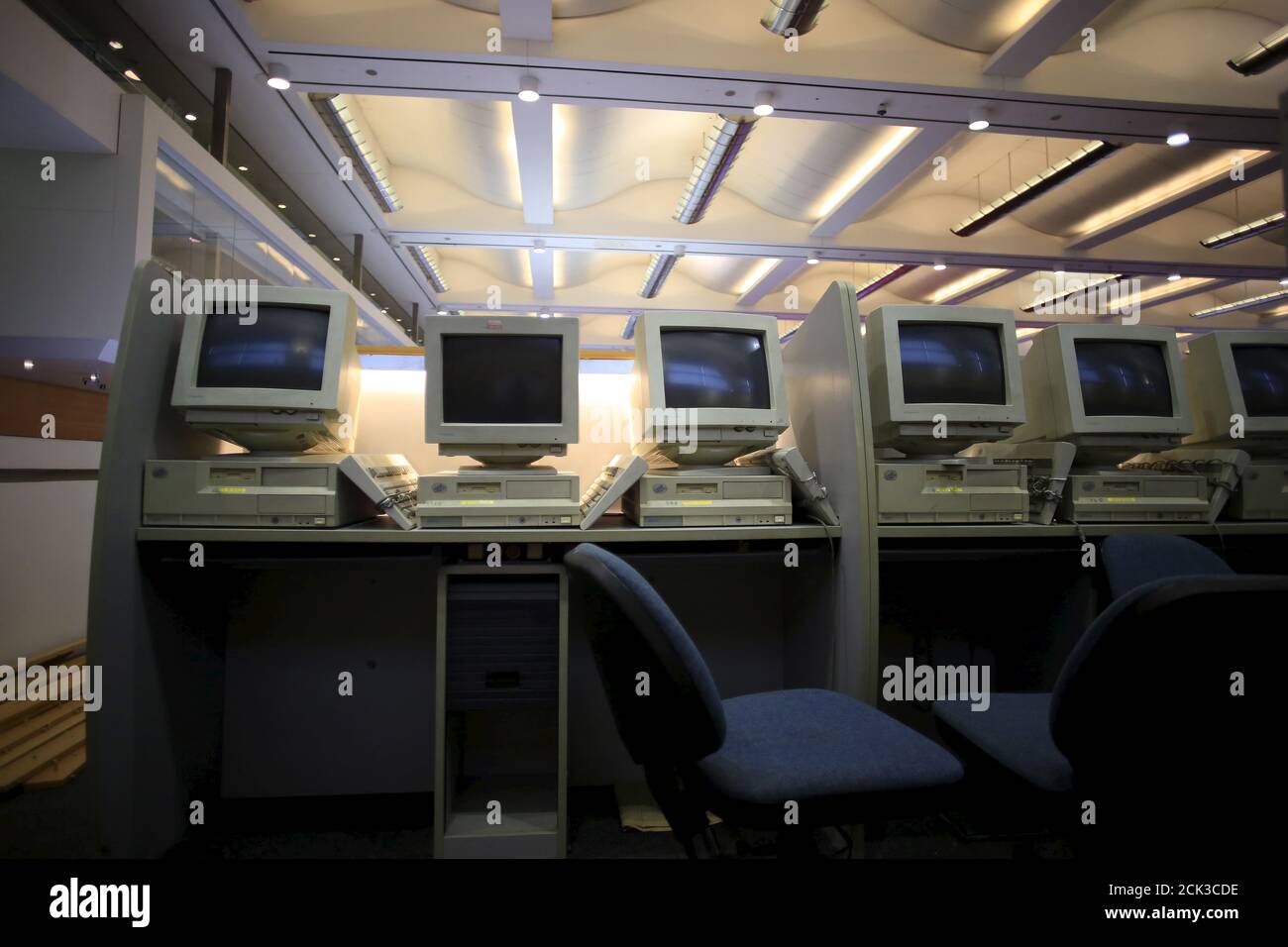 Bank trading floor shanghai hi-res stock photography and images - Alamy