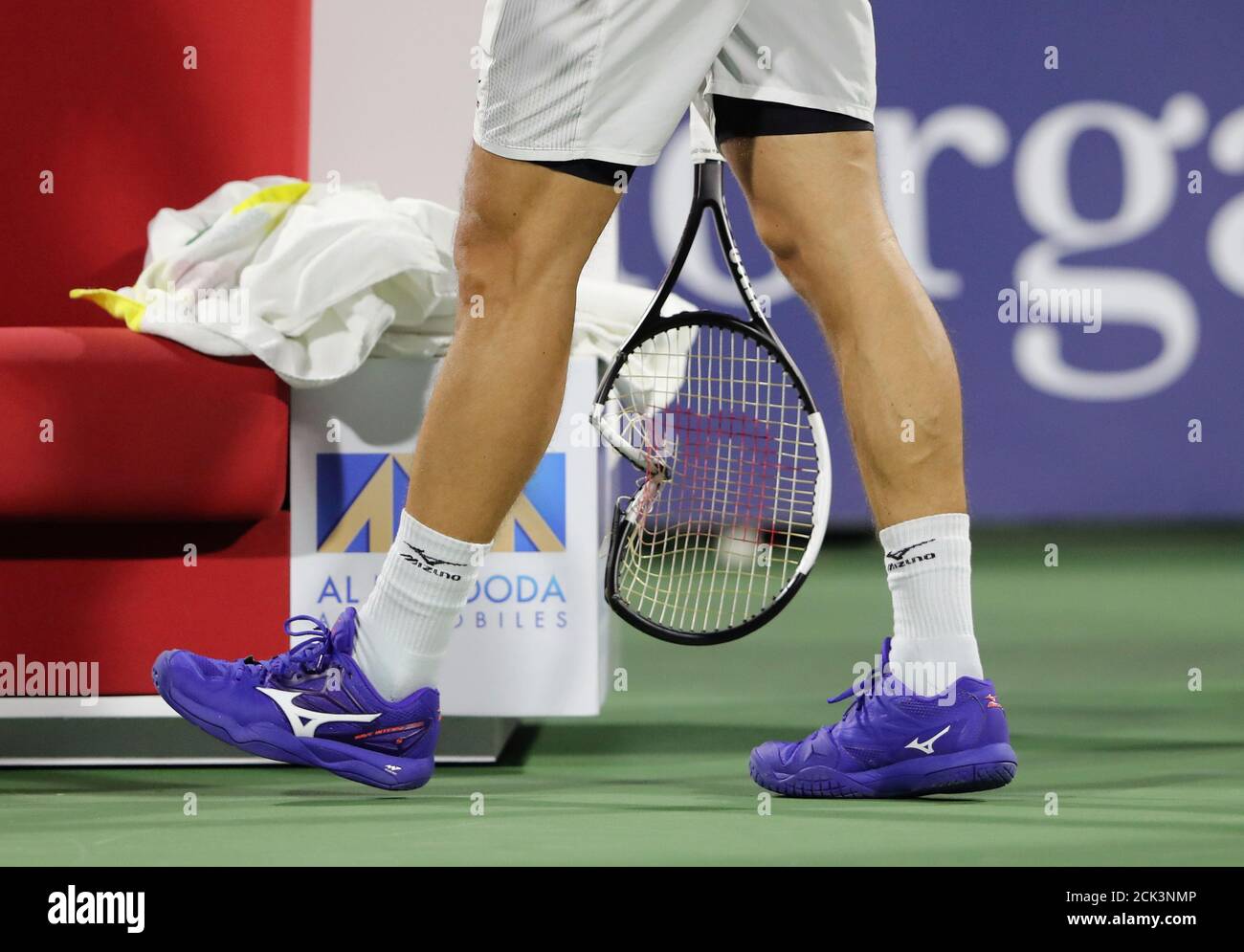 Broken tennis racket hi-res stock photography and images - Alamy