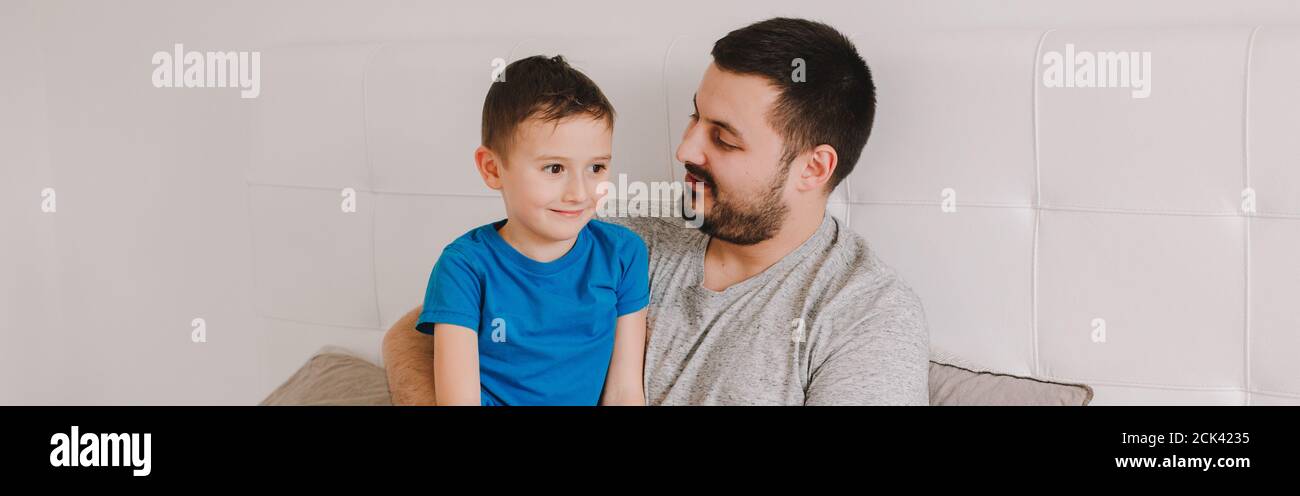 Father son talking serious hi-res stock photography and images - Alamy