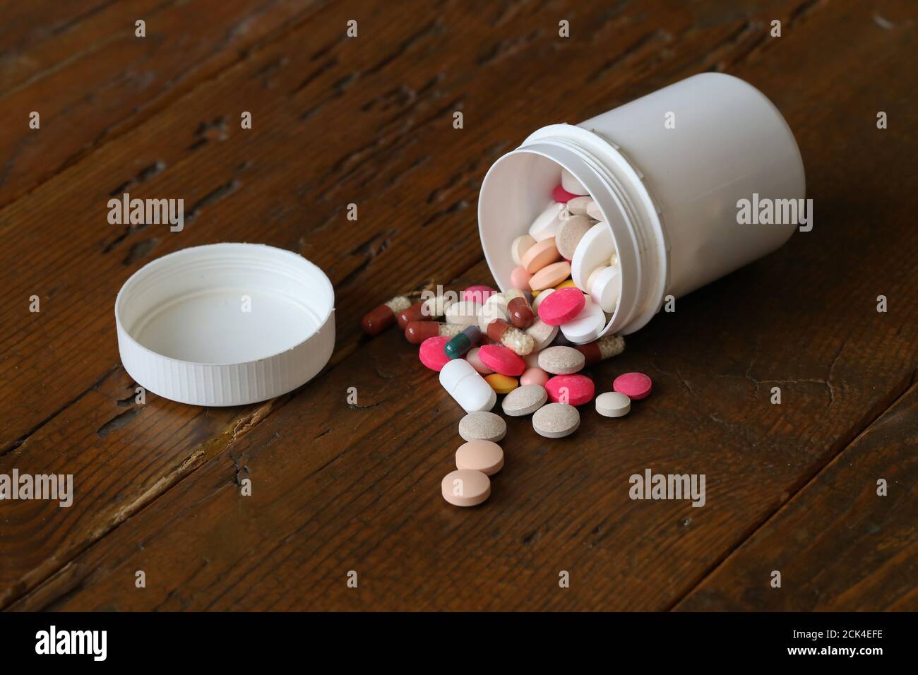 Stethoscope medicines table hi-res stock photography and images - Alamy