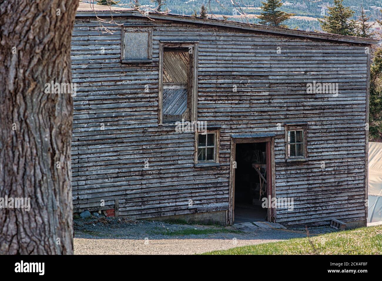 Small wooden barn hi-res stock photography and images - Alamy