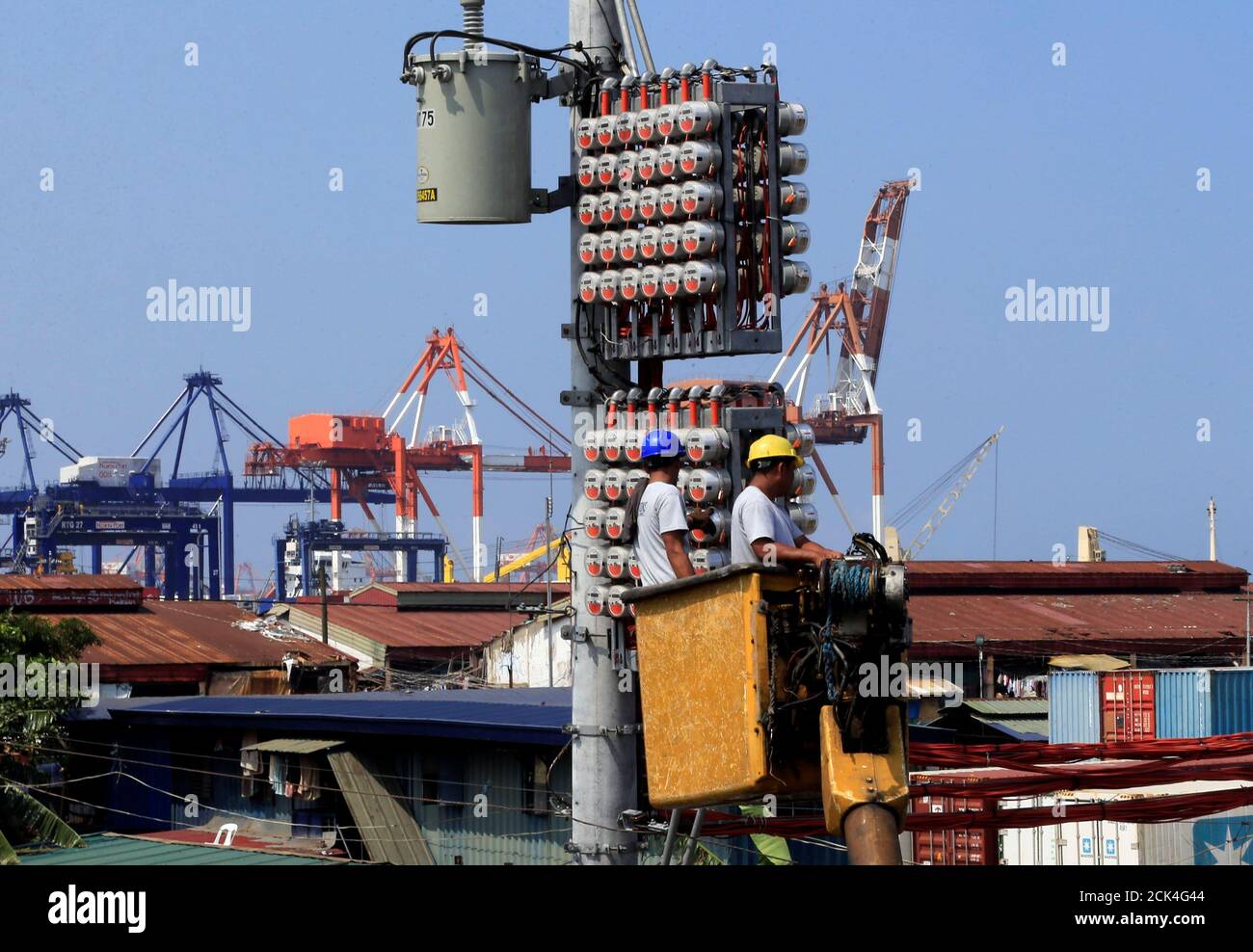 Electrical lineworkers hi-res stock photography and images - Alamy