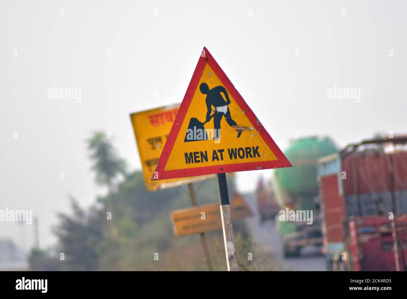 Men at work road signs hi-res stock photography and images - Alamy
