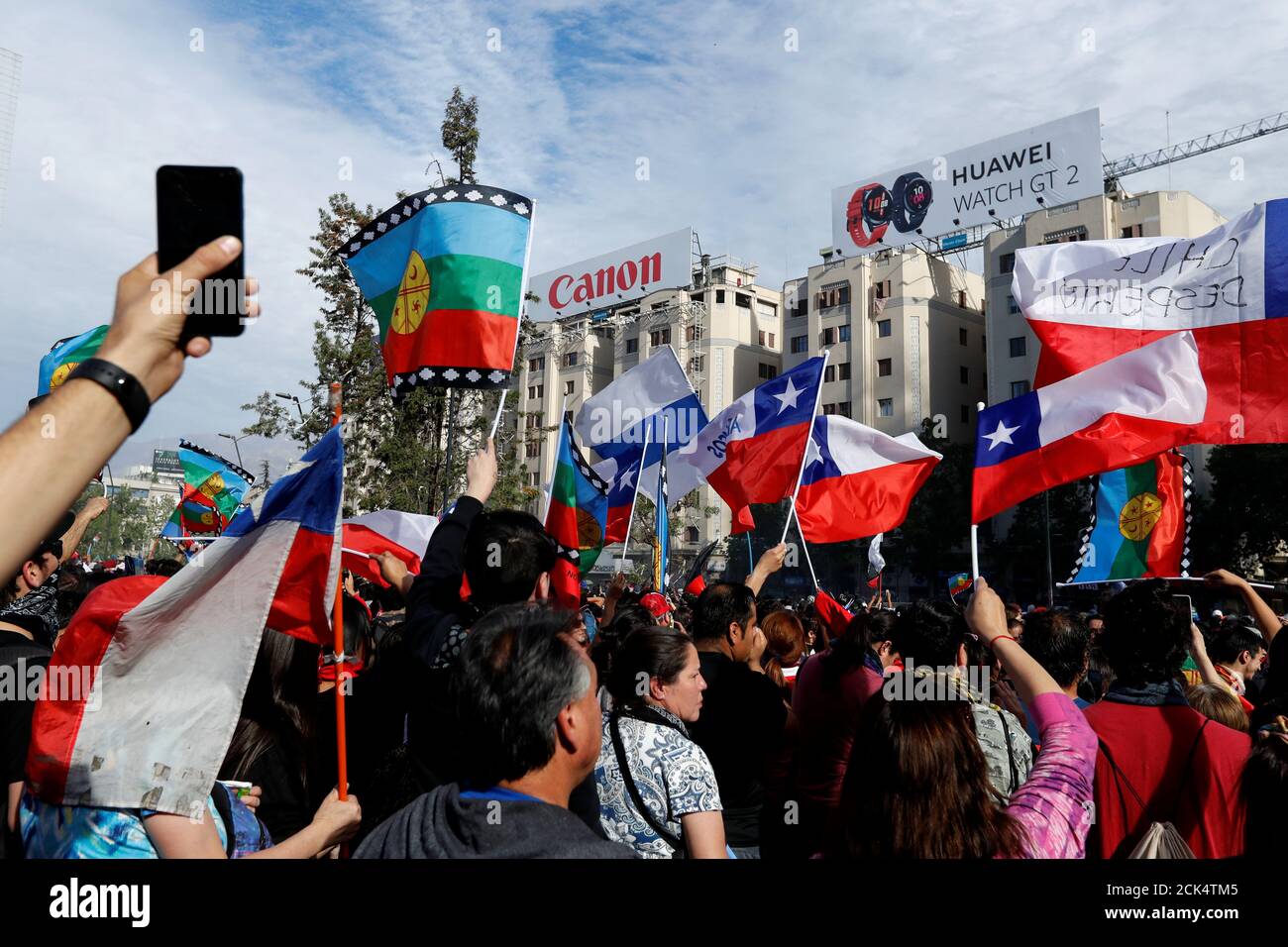 Mapuche flags hi-res stock photography and images - Alamy