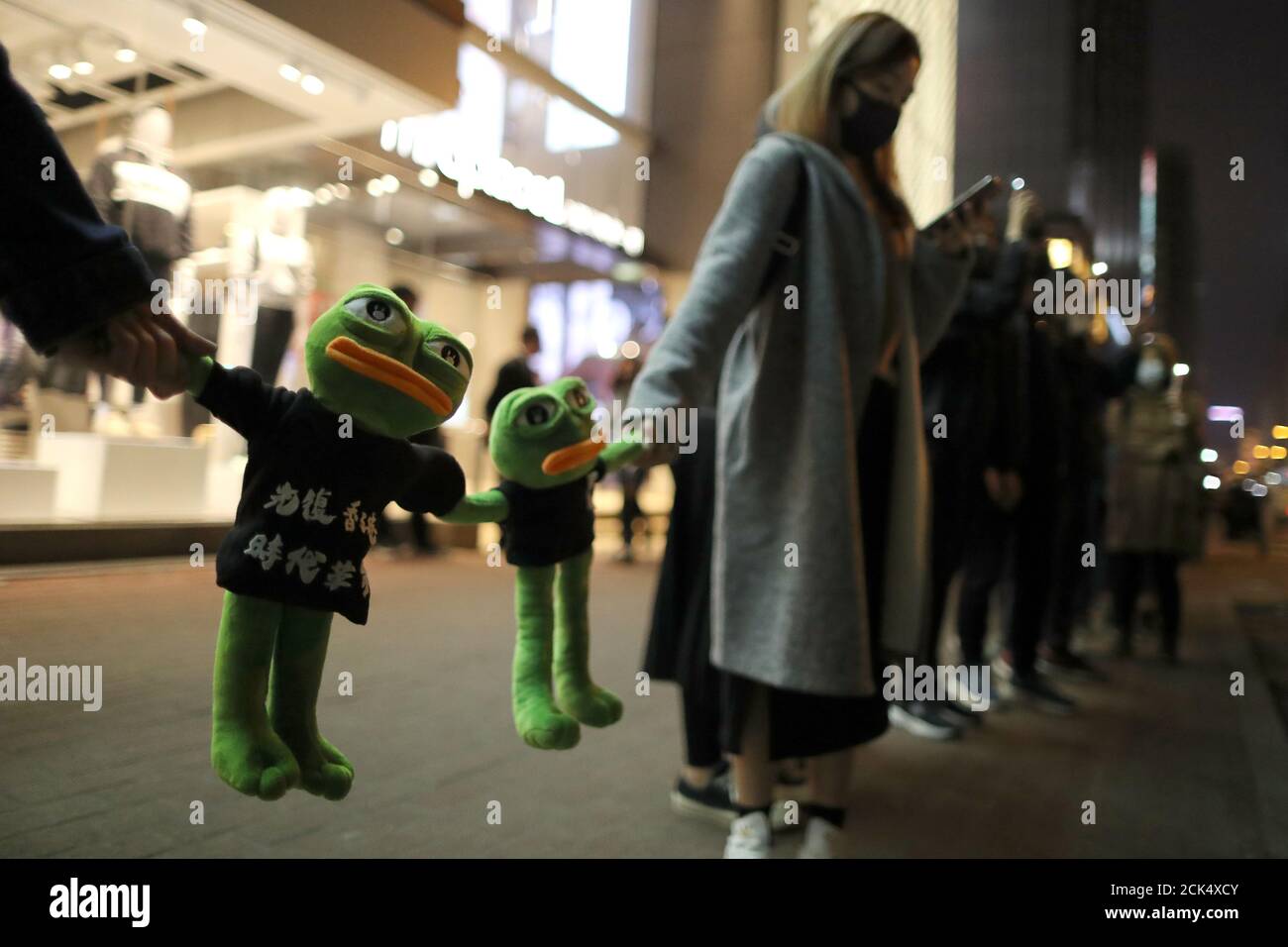 Human chain protest hi-res stock photography and images - Alamy