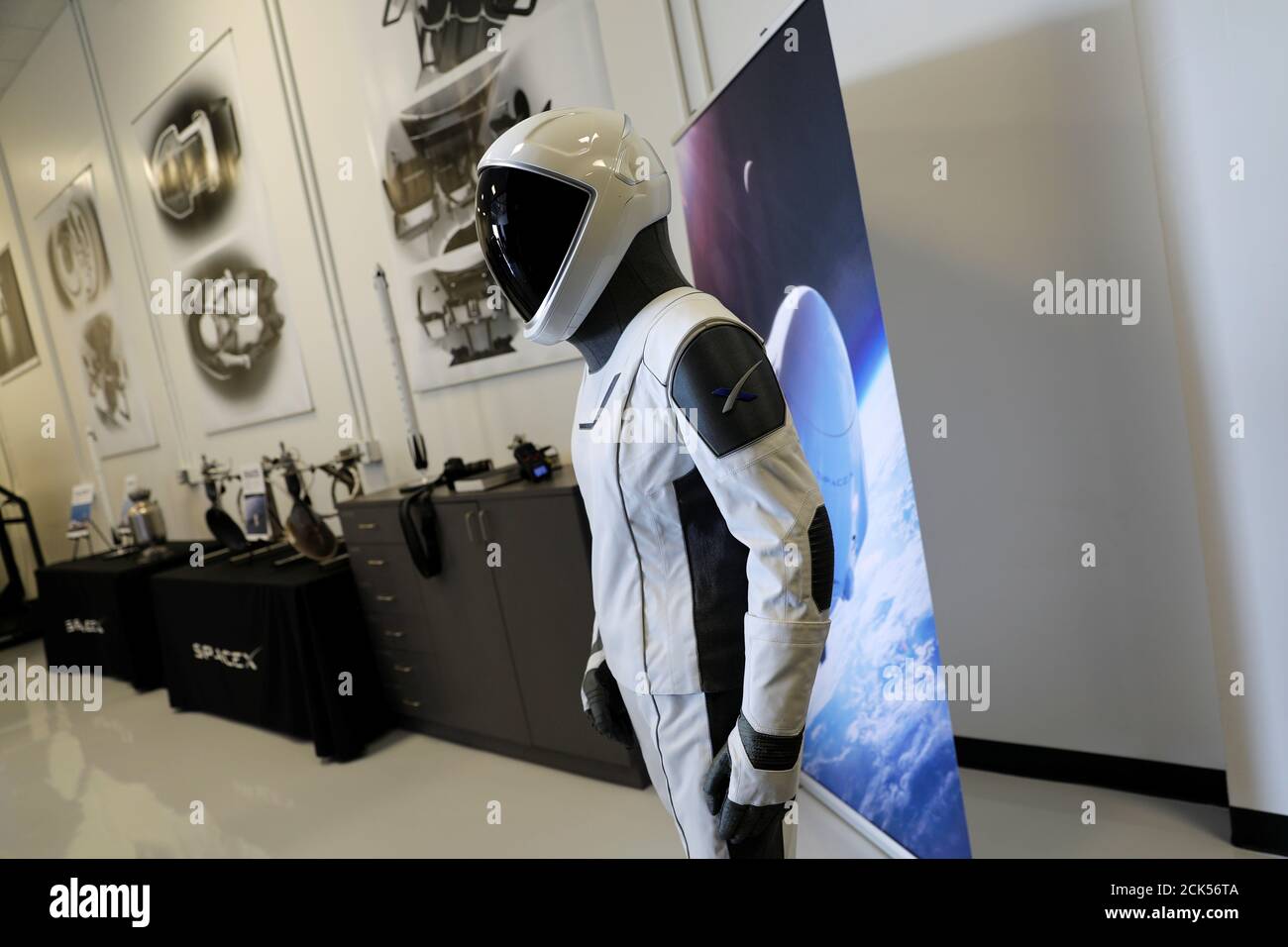 Spacex spacesuit hi-res stock photography and images - Alamy