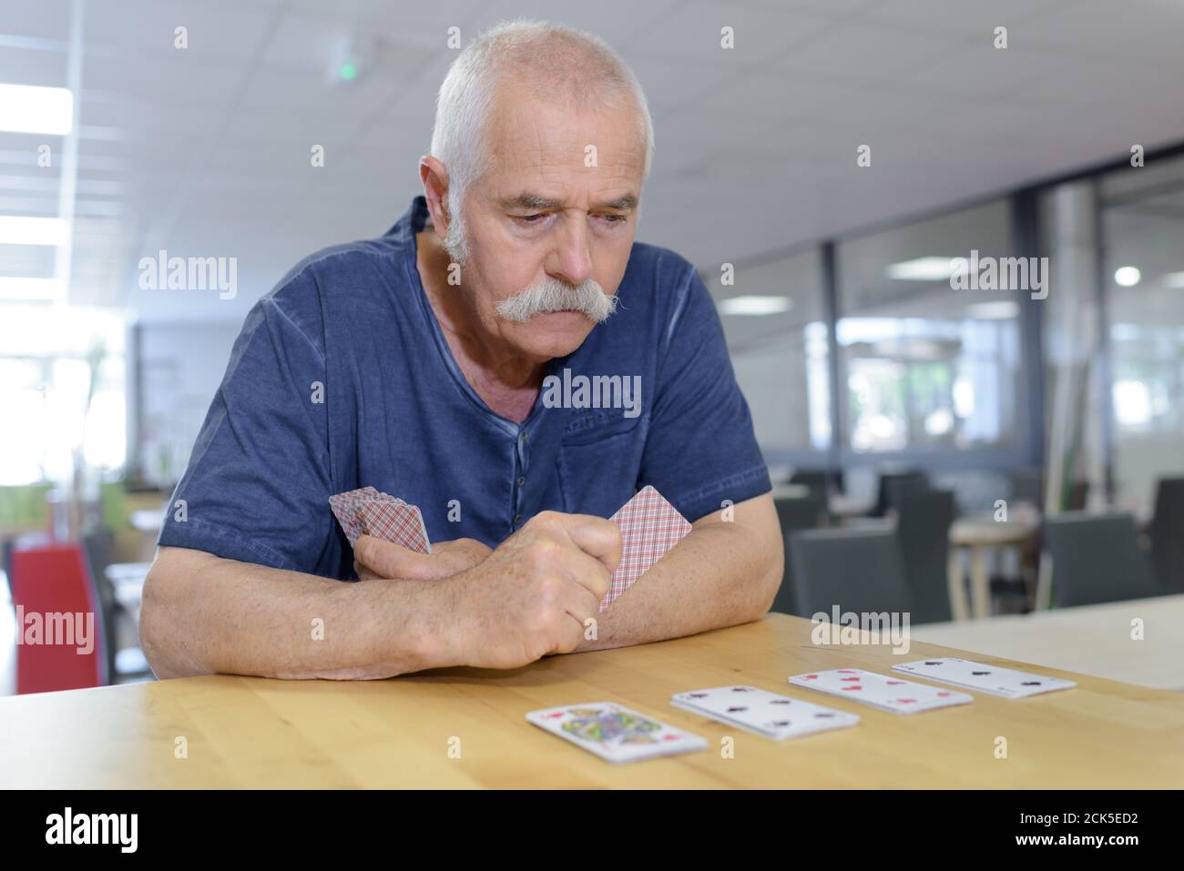 Senior playing solitaire game hi-res stock photography and images - Alamy