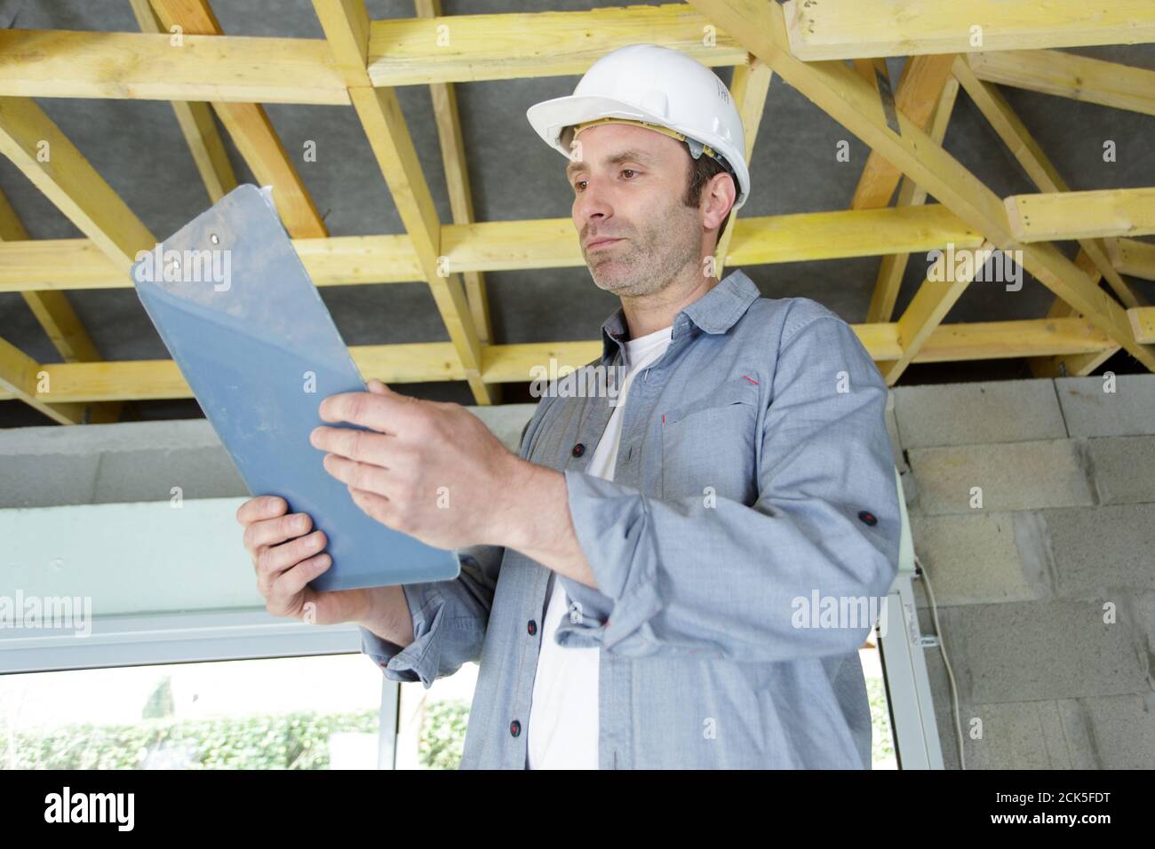 a modern builder with clipboard Stock Photo - Alamy