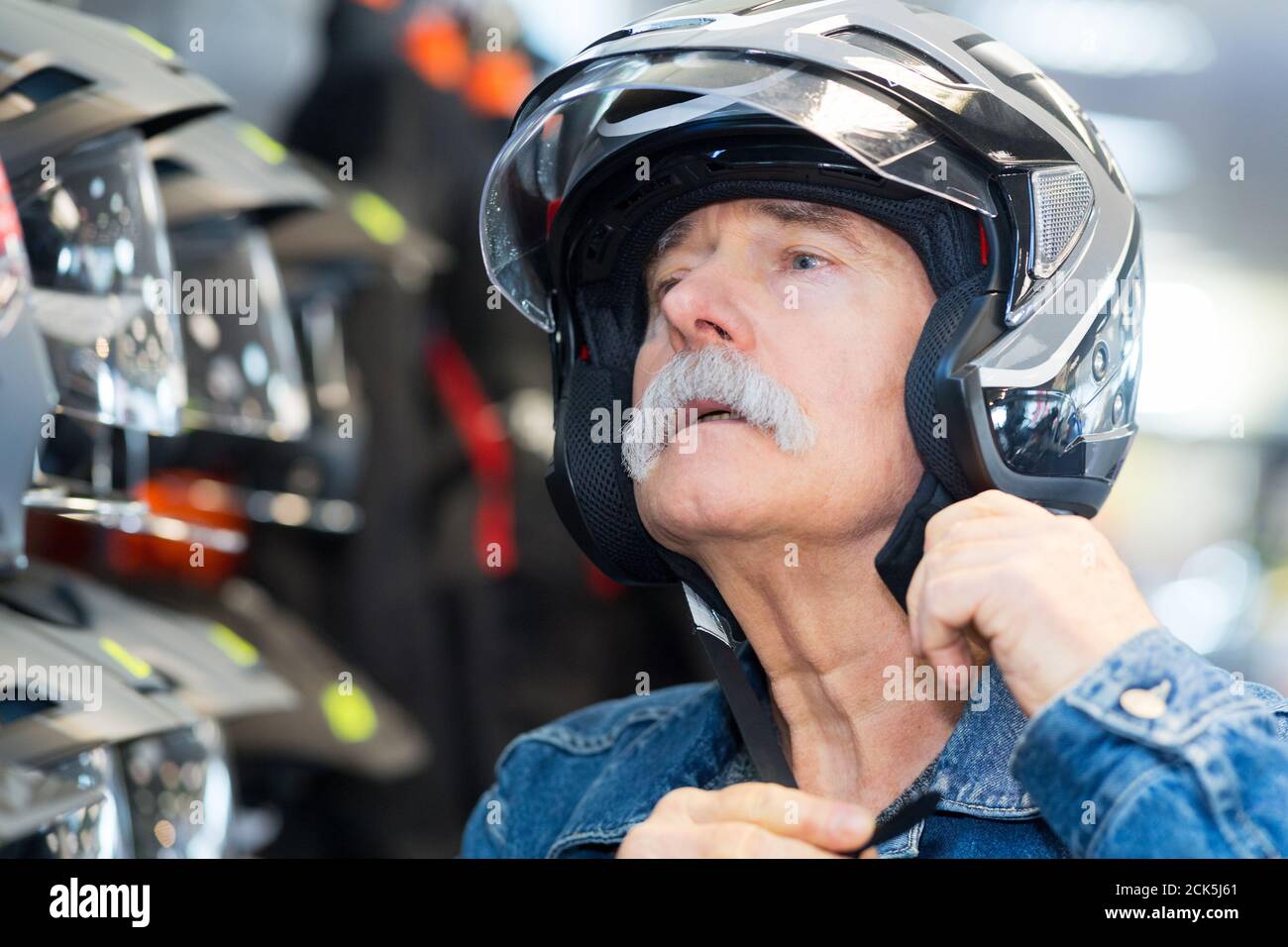 Serious senior man trying hi-res stock photography and images - Alamy