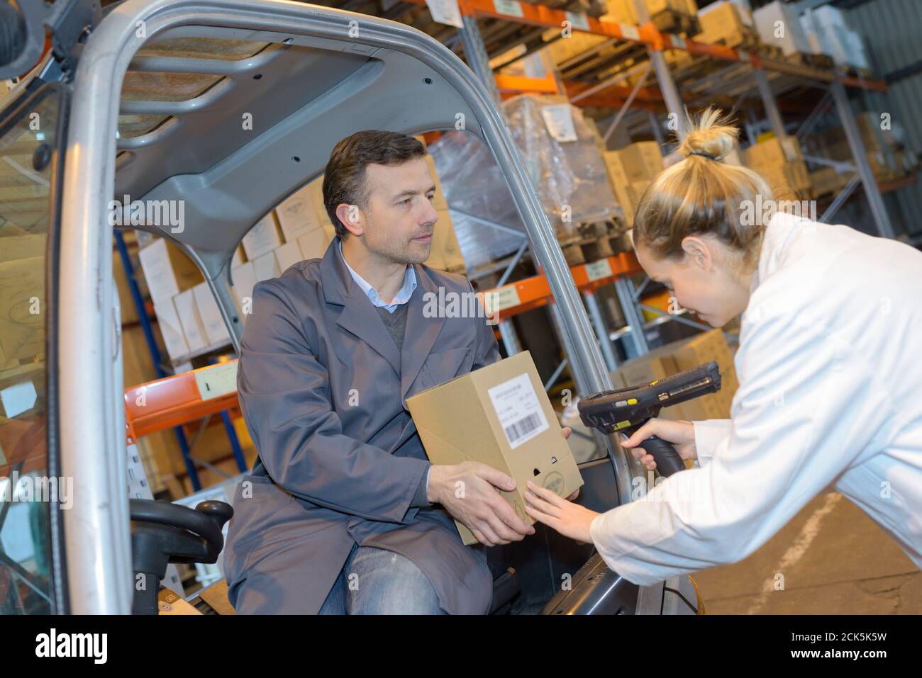 Worker scanning box hi-res stock photography and images - Alamy