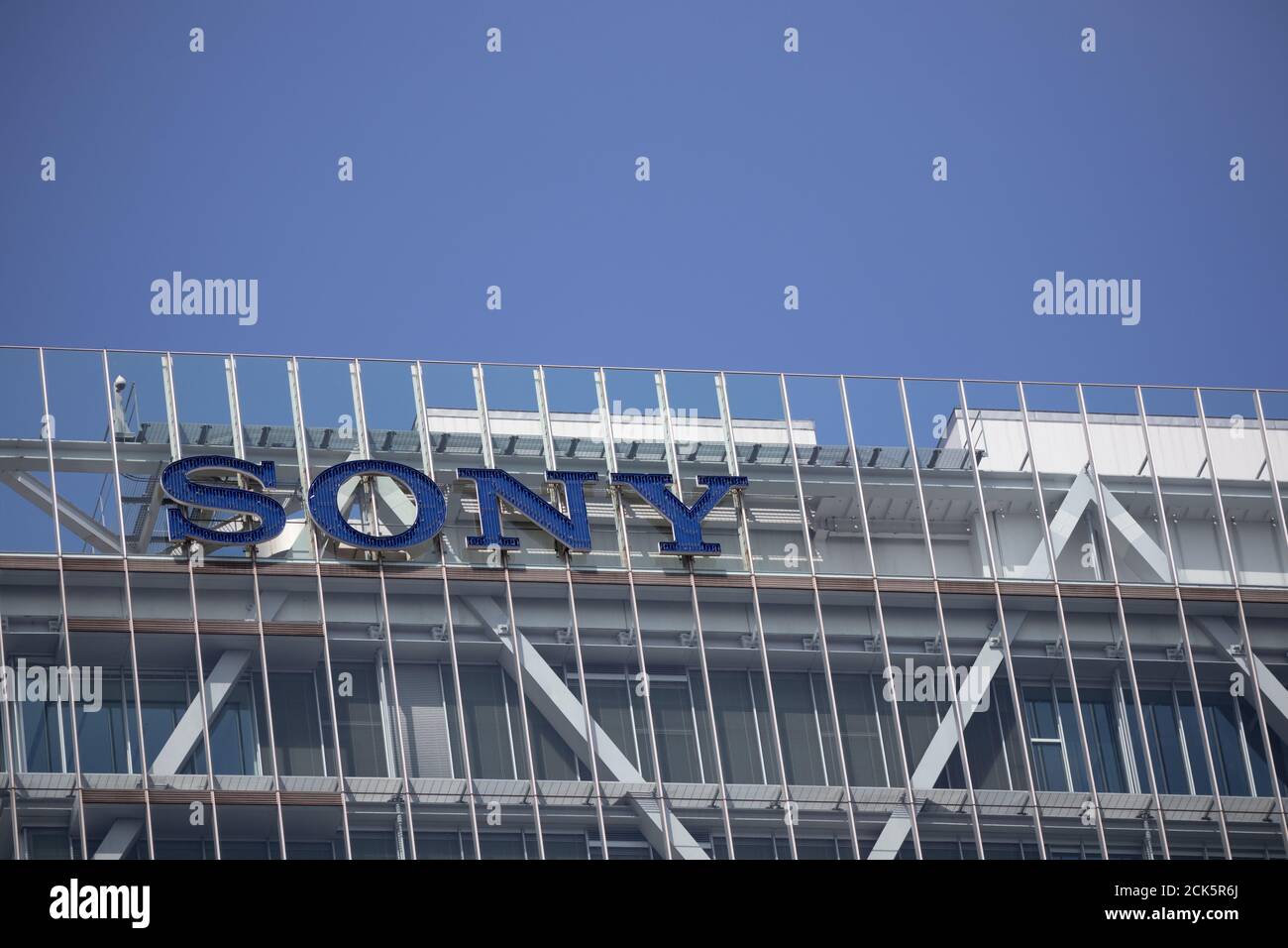 Sony building hi-res stock photography and images - Alamy