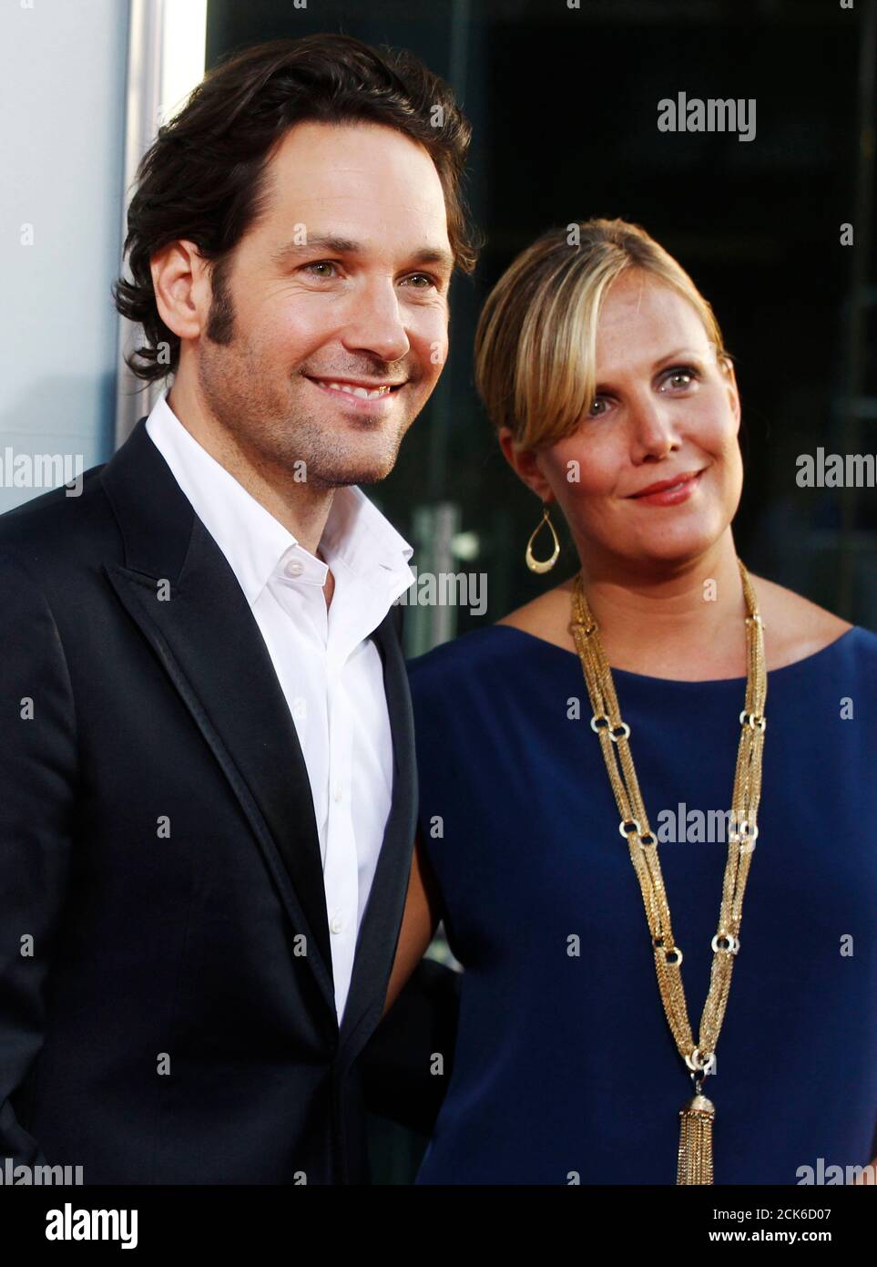 Paul rudd and wife julie yaeger hi-res stock photography and images - Alamy