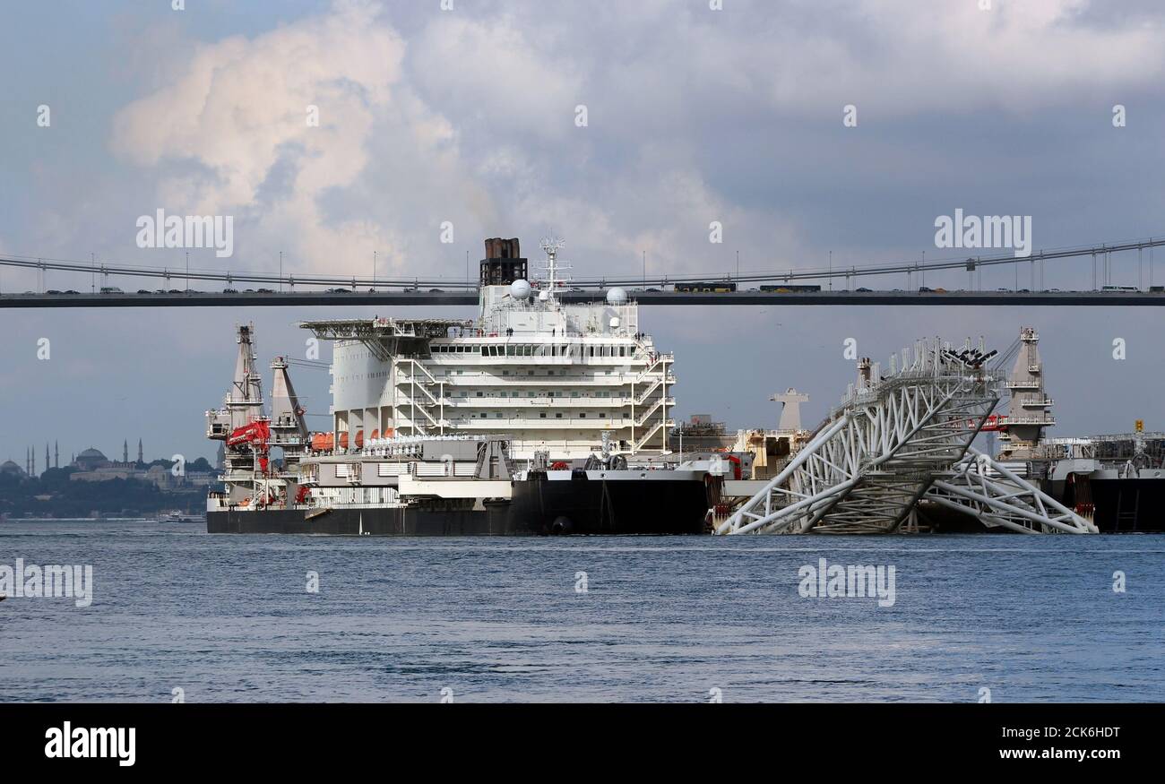 Decommissioning offshore installation hi-res stock photography and ...