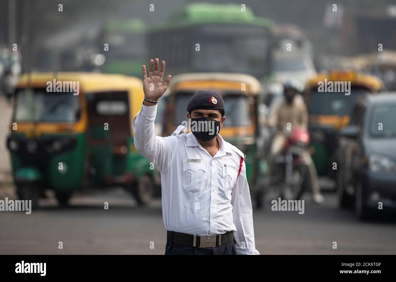 Air pollution mask india hi-res stock photography and images - Alamy