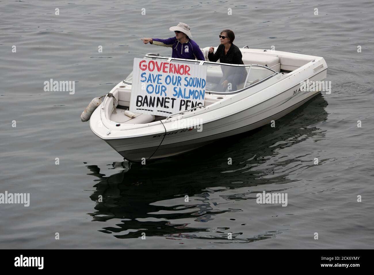 Open net pen fish hi-res stock photography and images - Alamy