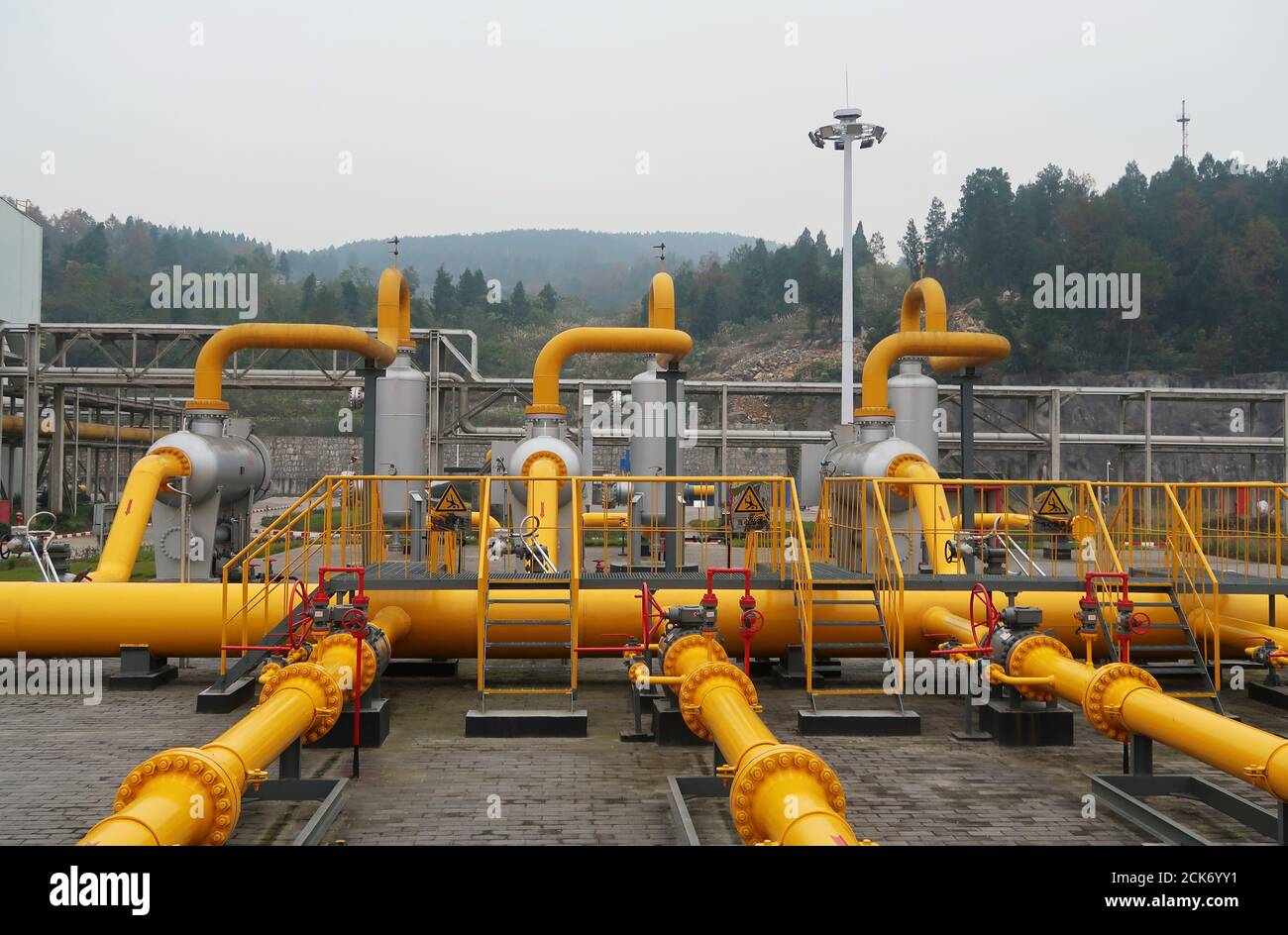 Compressing gas hi-res stock photography and images - Alamy