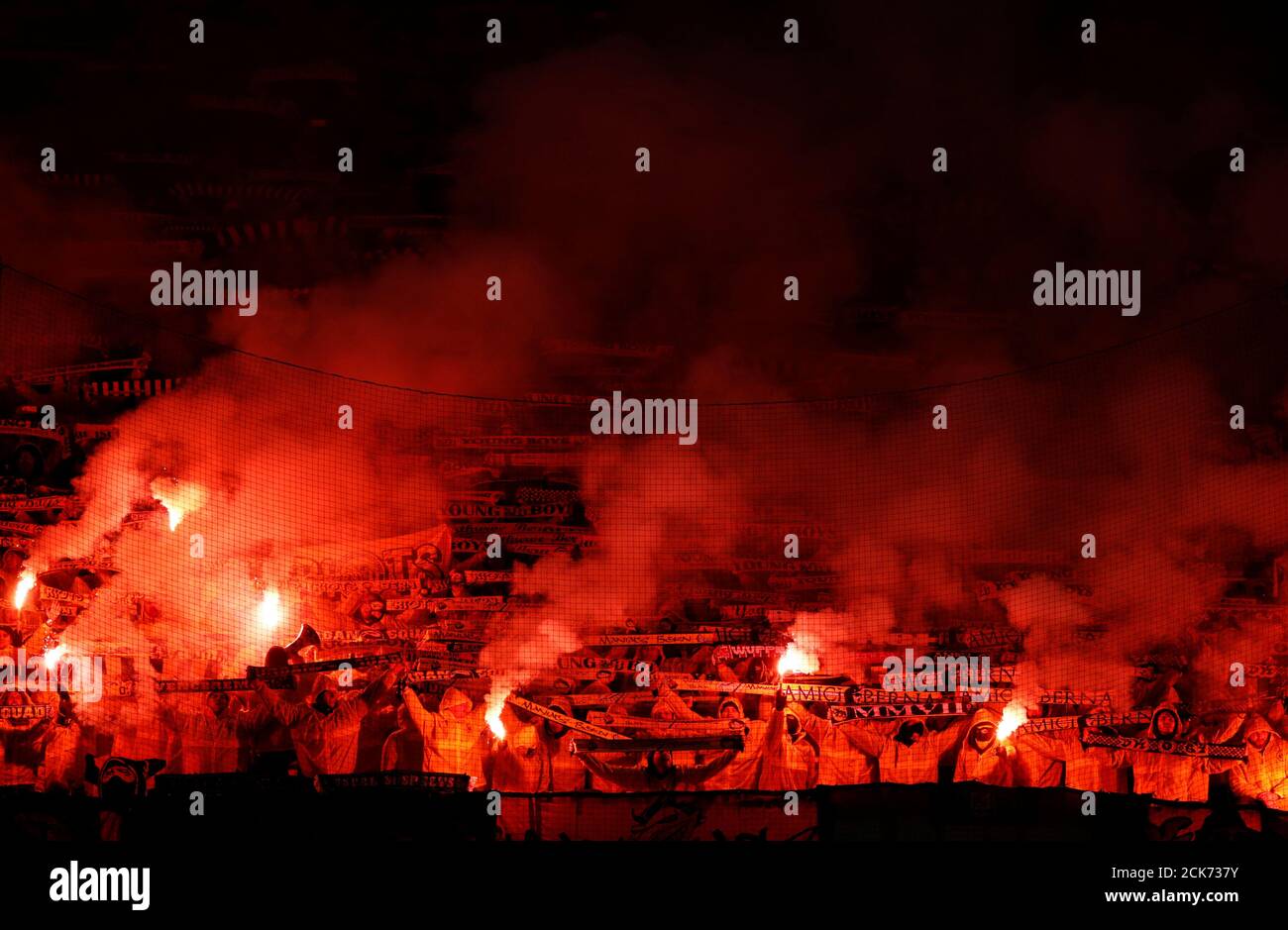 Old trafford young fans stadium hi-res stock photography and images - Alamy