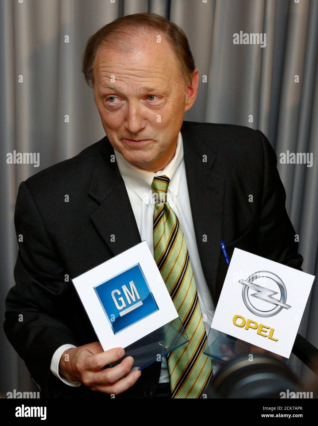 Opel signs hi-res stock photography and images - Alamy