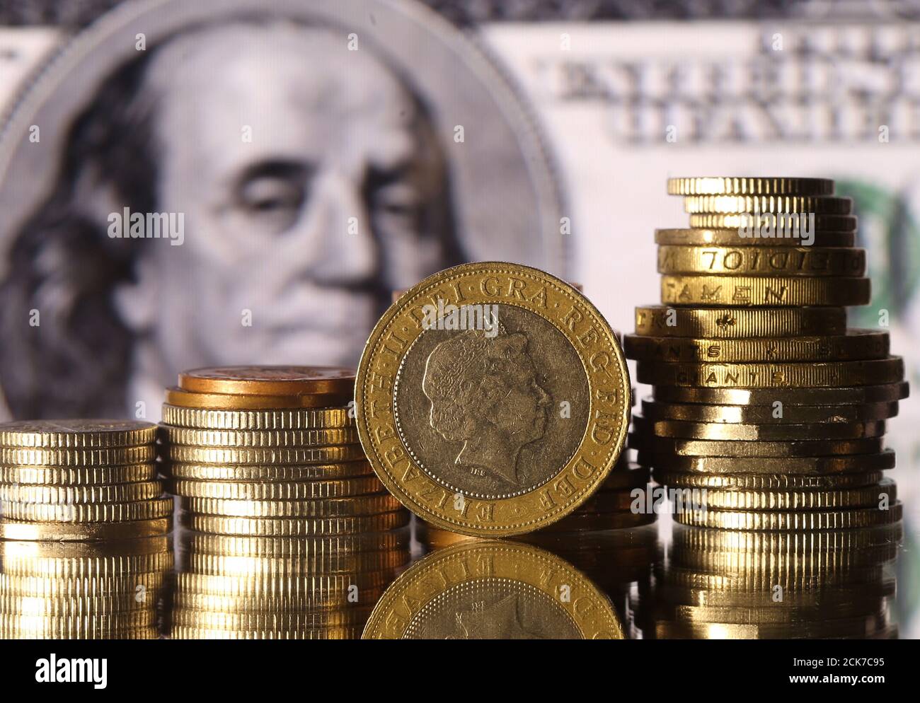 100 Pound Banknote Front High Resolution Stock Photography and Images ...