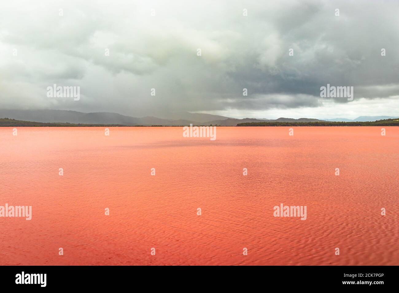 Flat lake water hi-res stock photography and images - Alamy