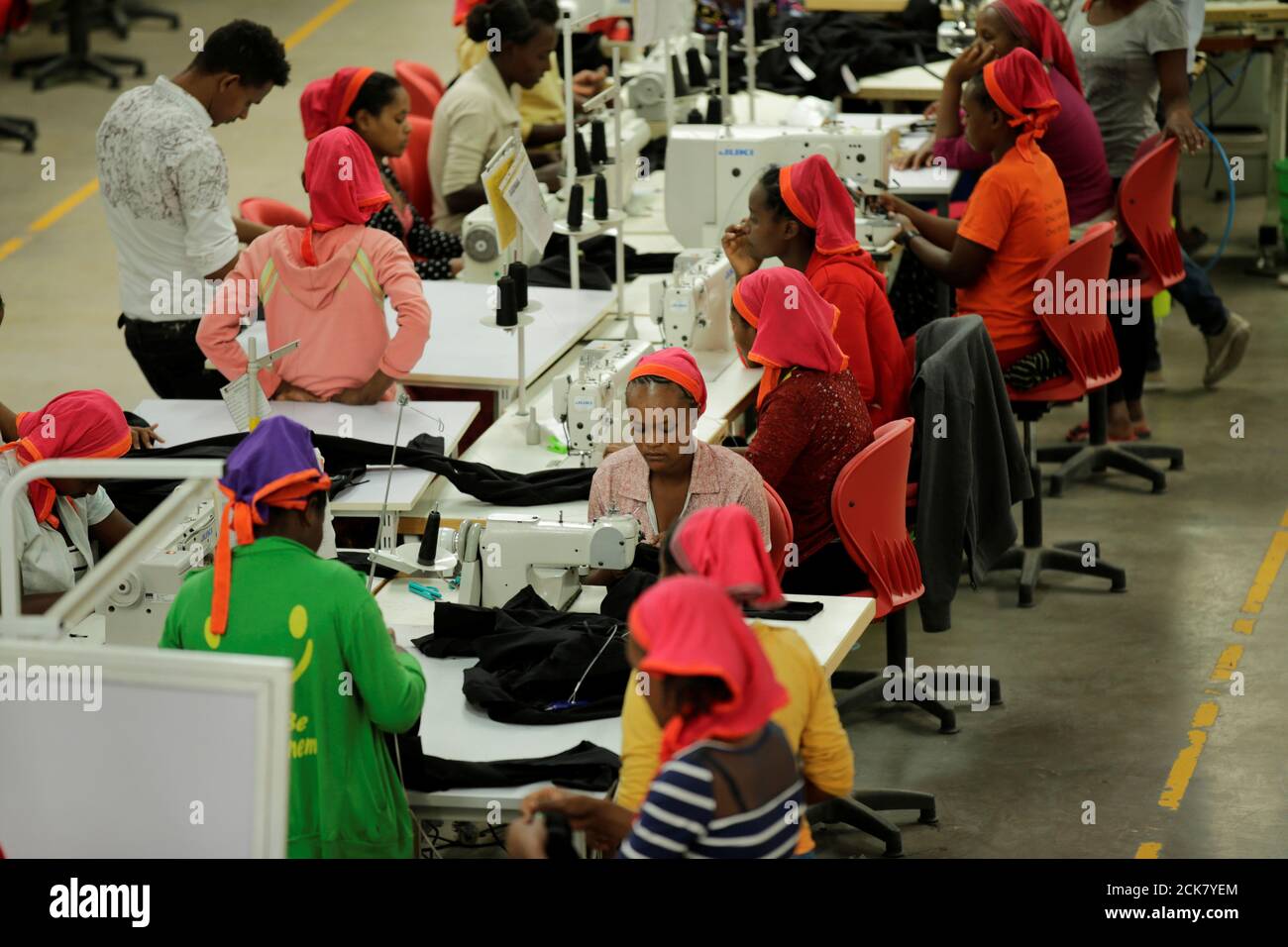 Apparel factory workers hi-res stock photography and images - Alamy