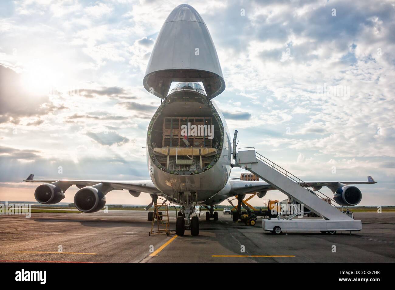 Unloading widebody cargo airplane Stock Photo - Alamy