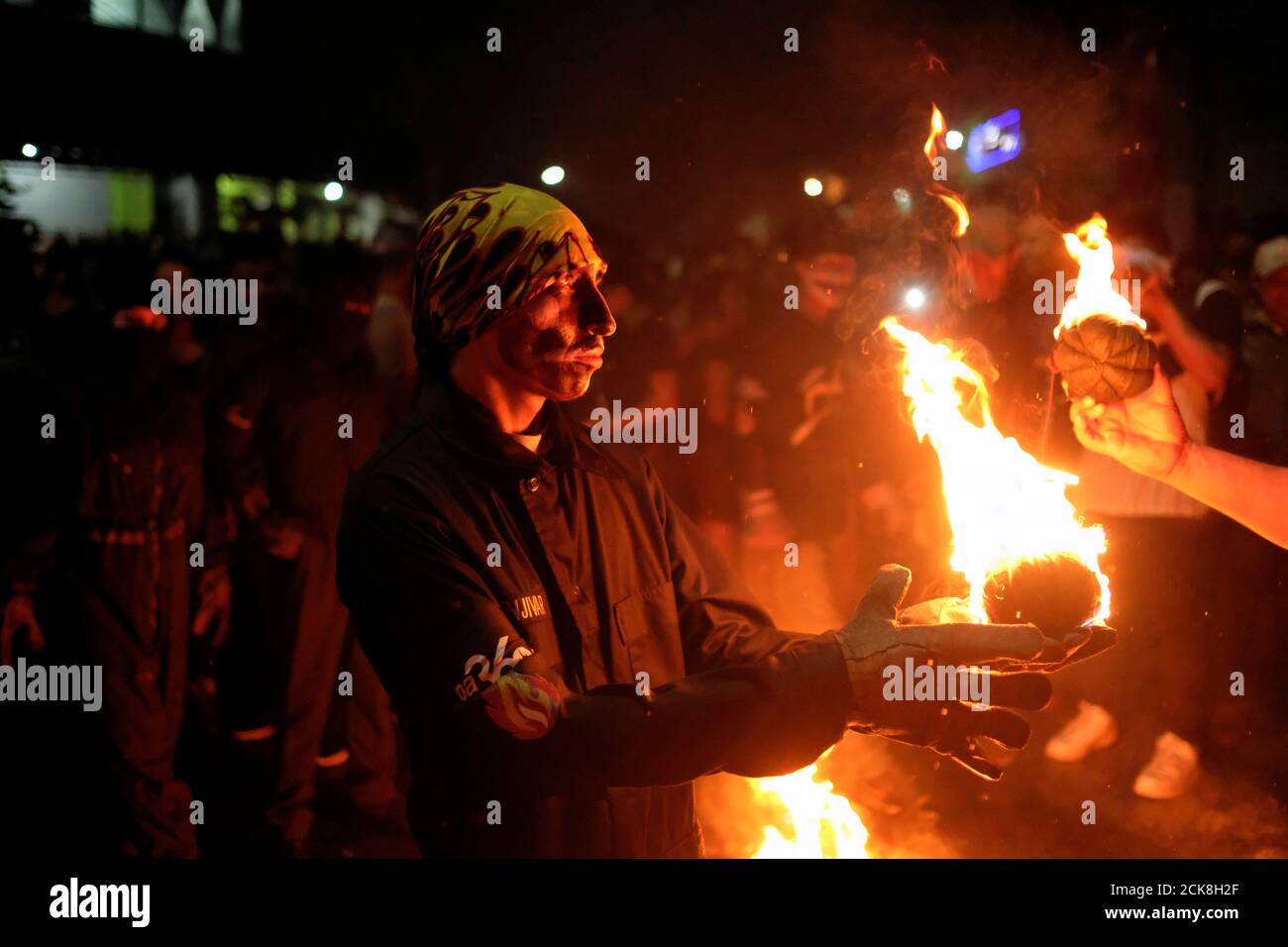 Bolas de fuego hi-res stock photography and images - Alamy