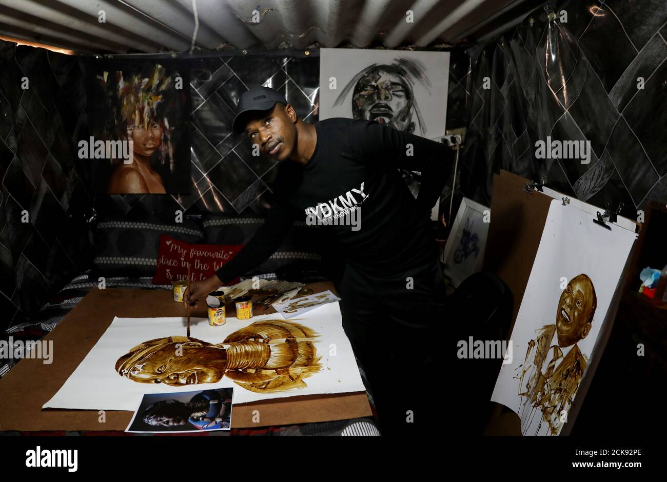 Esther mahlangu ndebele artist hi-res stock photography and images - Alamy