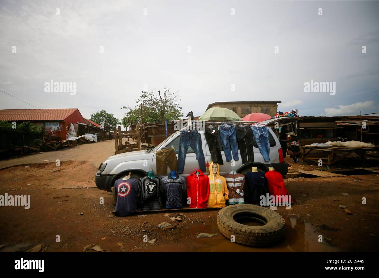 Nigeria bushmeat market hi-res stock photography and images - Alamy
