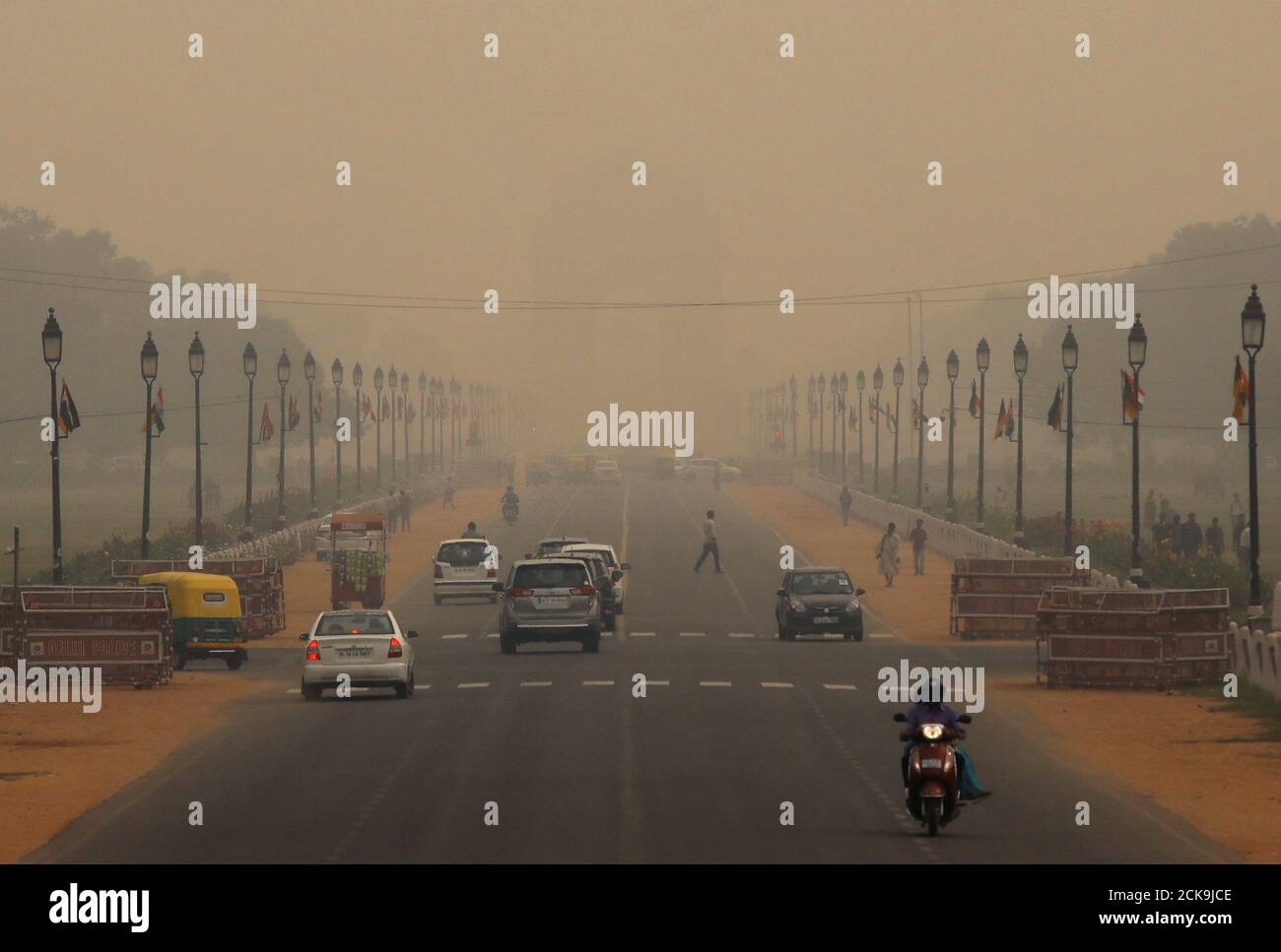 Delhi india gate pollution hi-res stock photography and images - Alamy