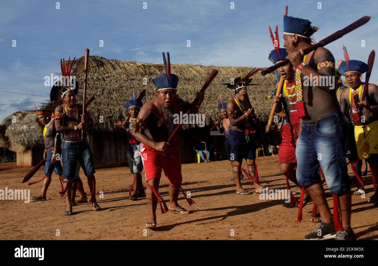 Xingu tribe dance hi-res stock photography and images - Alamy