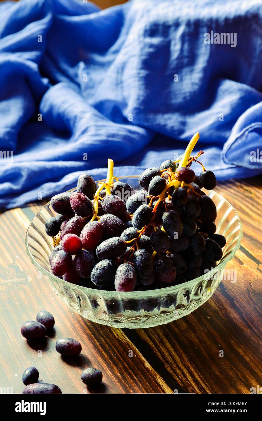 Grapes in a vase hi-res stock photography and images - Alamy