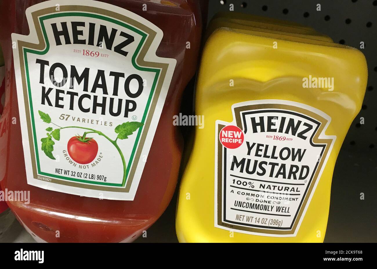 Bottles heinz tomato ketchup hi-res stock photography and images - Alamy