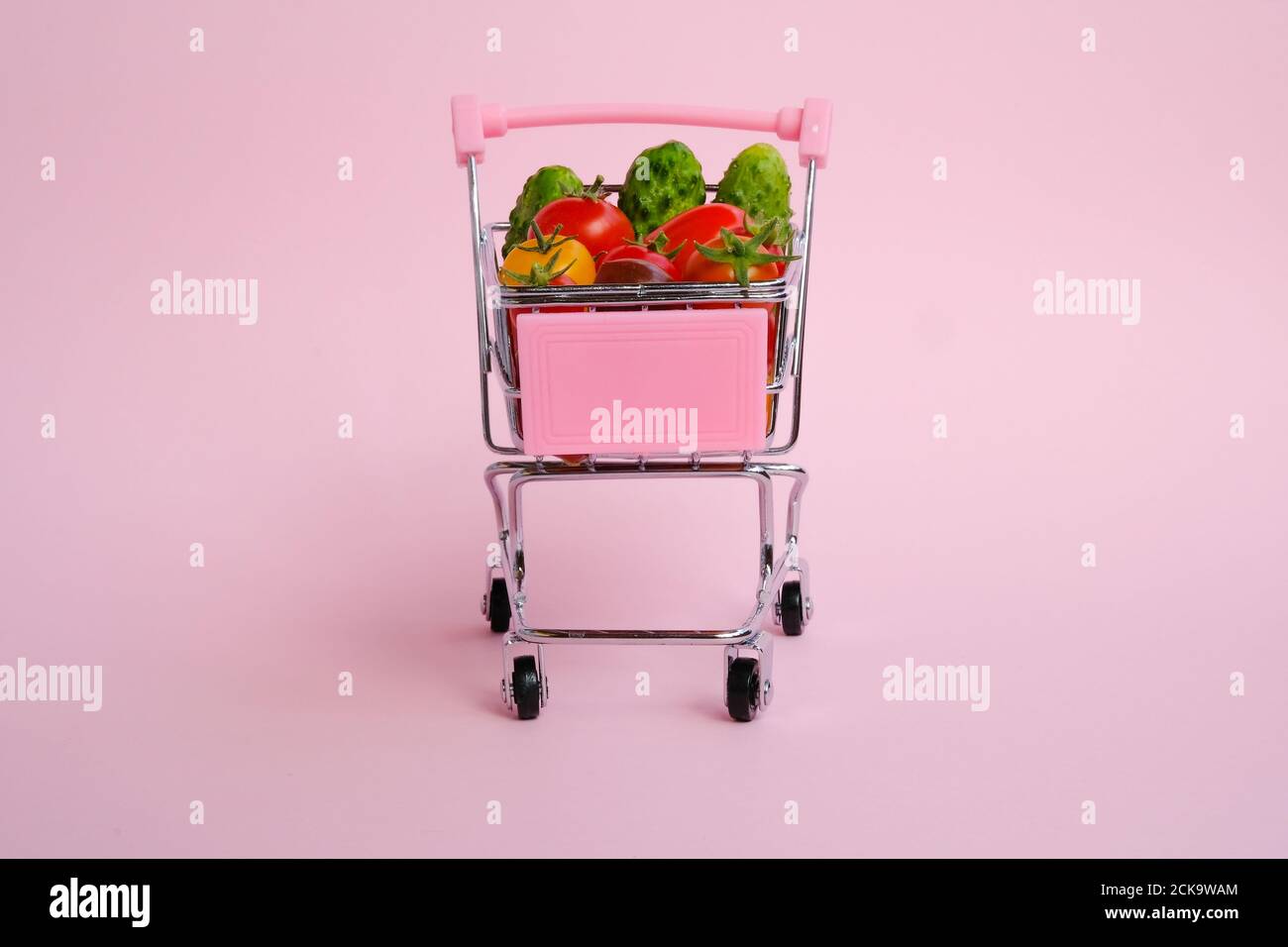 Pink shopping basket hi-res stock photography and images - Alamy