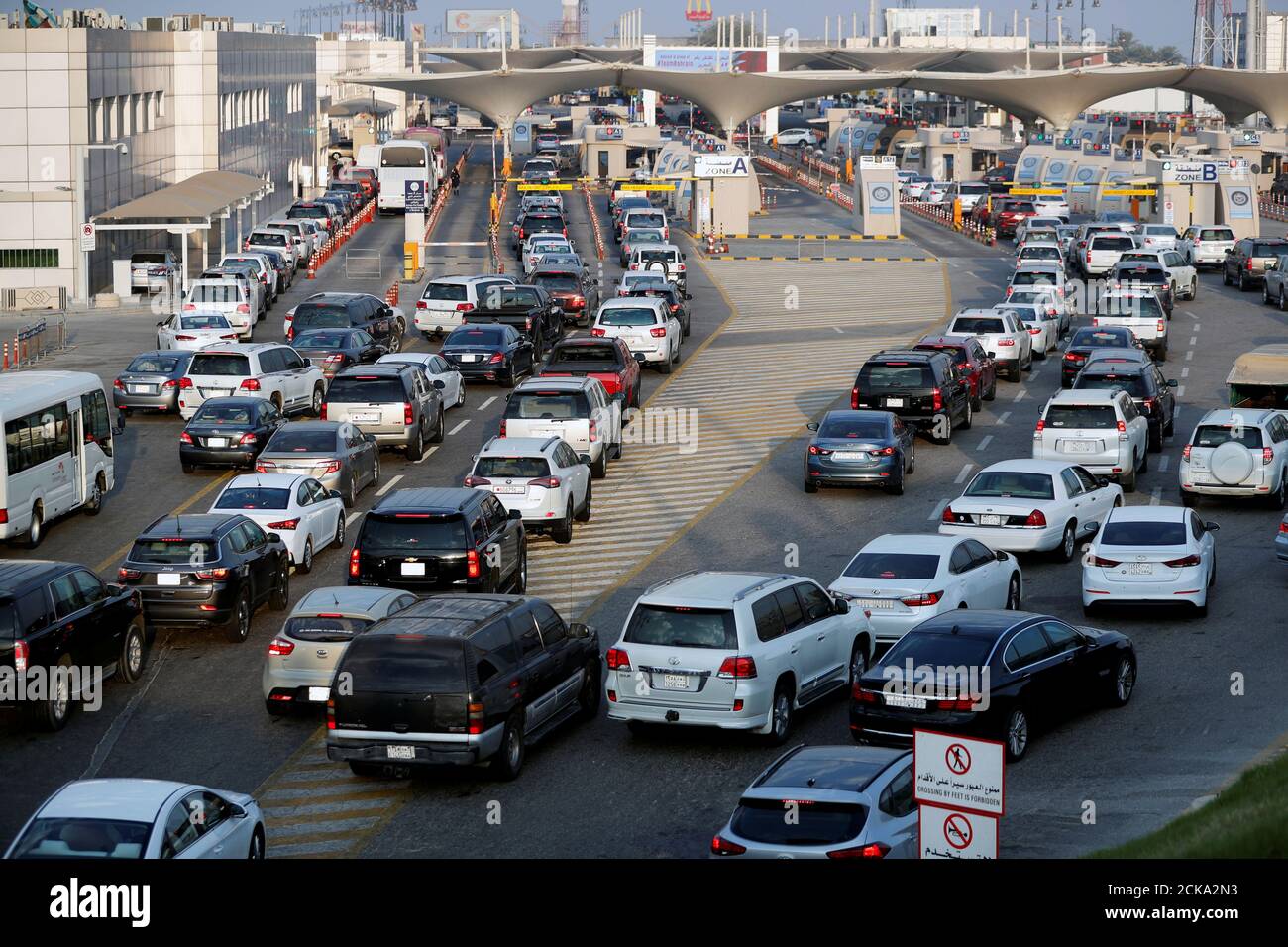 Bahrain border hi-res stock photography and images - Alamy