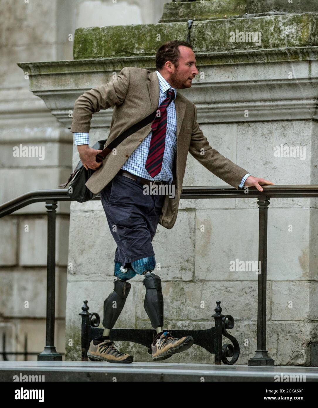 Double amputee captain luke sinnott hi-res stock photography and images ...