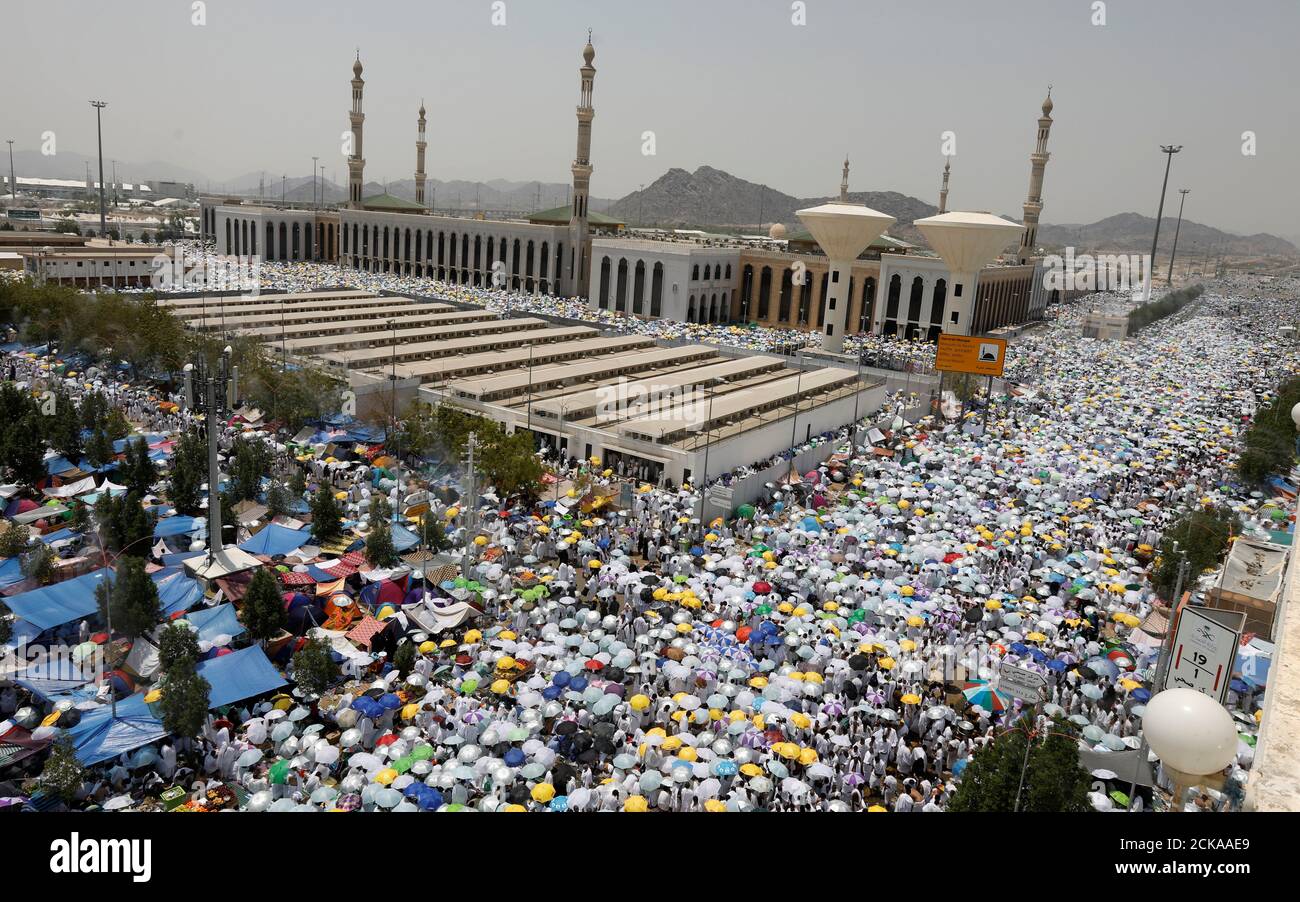 Mecca saudi arabia mosque outside hi-res stock photography and images ...