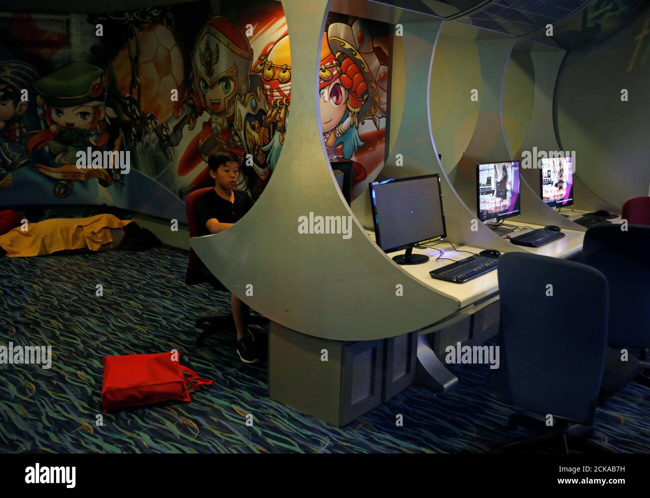 Lan gaming hi-res stock photography and images - Alamy