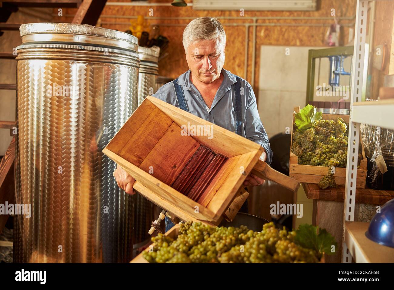 Wine process worker hi-res stock photography and images - Alamy