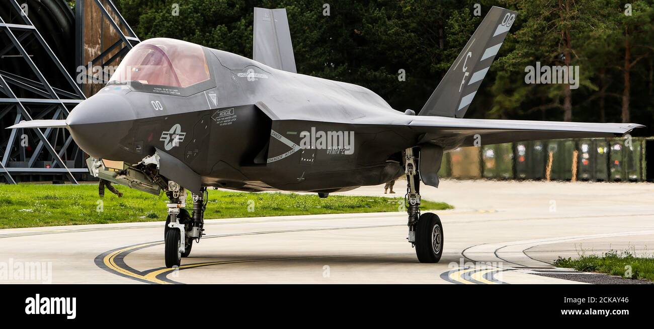 Marine strike fighter squadron 211 hi-res stock photography and images ...