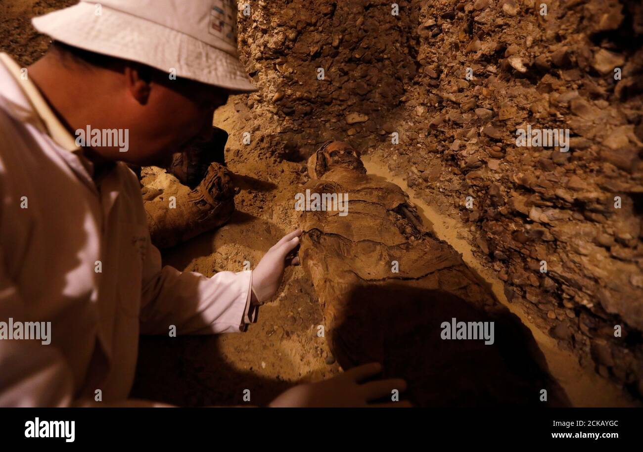 Egyptian tomb discovery hi-res stock photography and images - Alamy