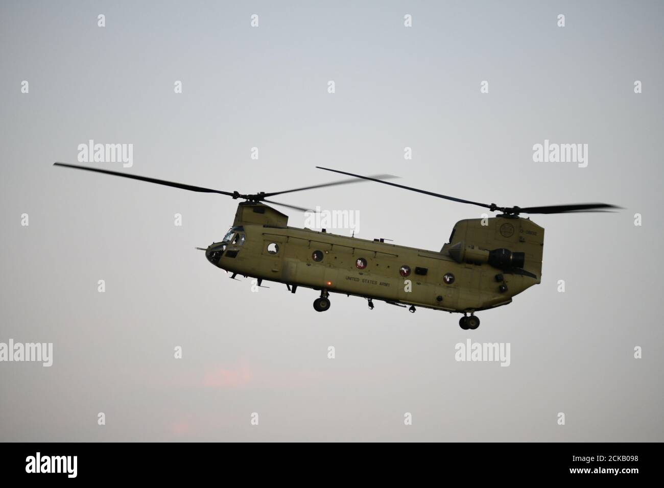 A CH-47 Chinook helicopter loaded with U.S. Army Special Forces ...