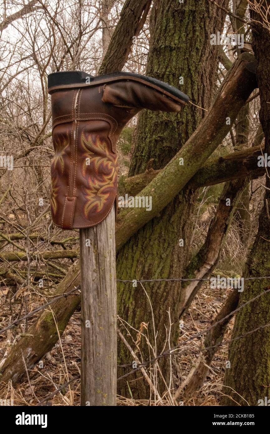 Cowboy boot on fence hi-res stock photography and images - Alamy