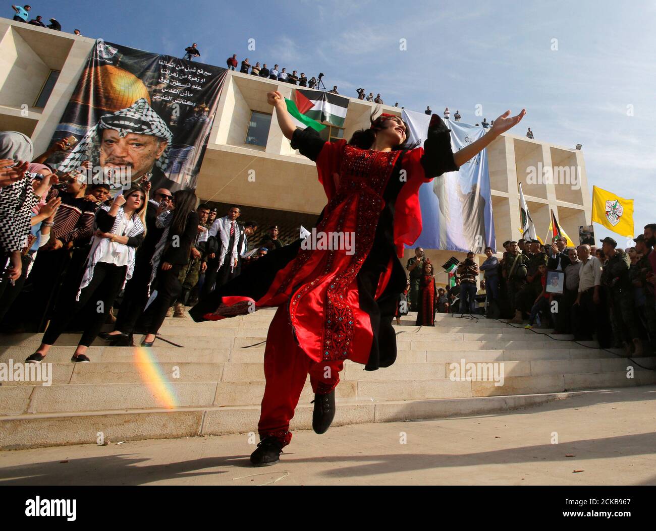 Palestinian traditional dance hi-res stock photography and images - Alamy