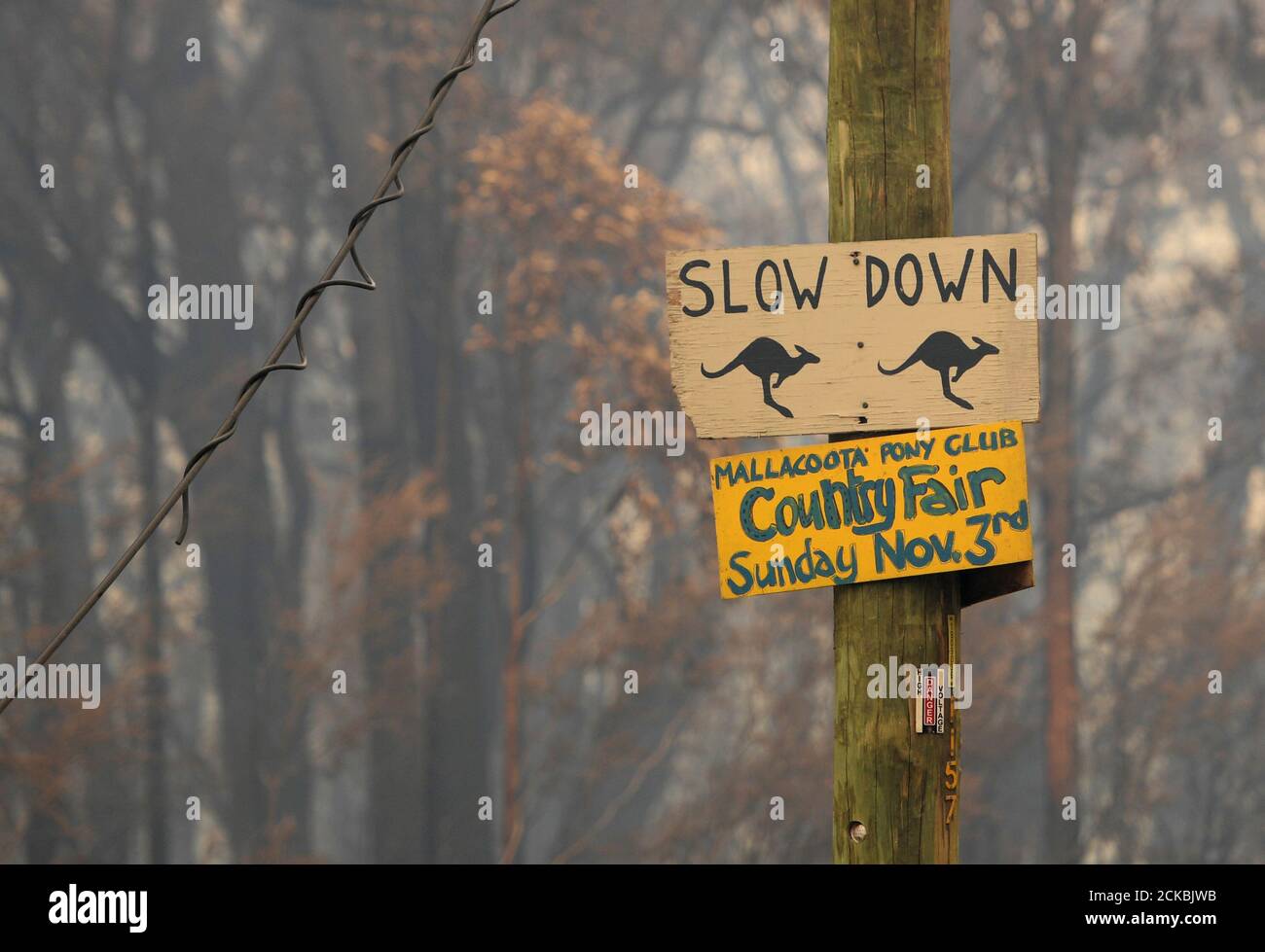 Wildlife warning signs hi-res stock photography and images - Alamy